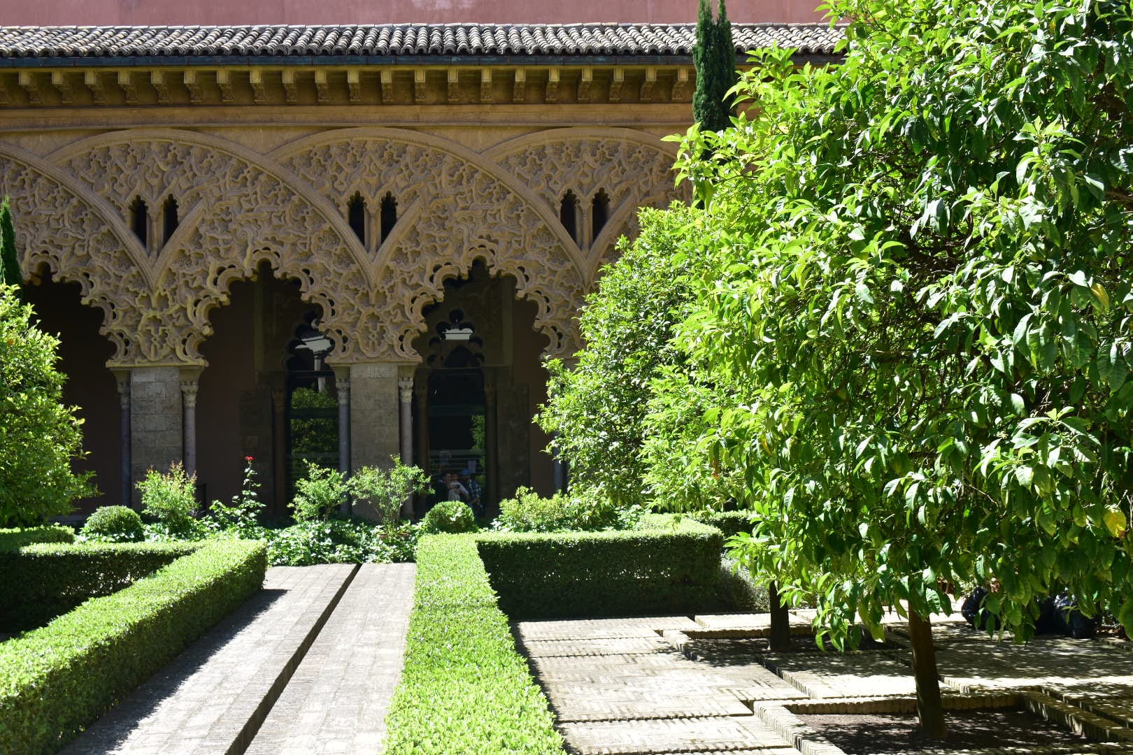 Aljafería Palace: History, Architecture, and Visiting Guide