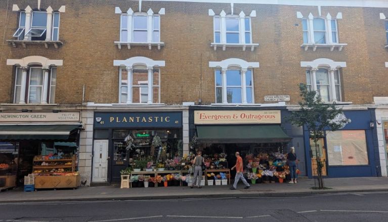 Best Non-Touristy Places to Stay in London (2025) – A Local’s Guide